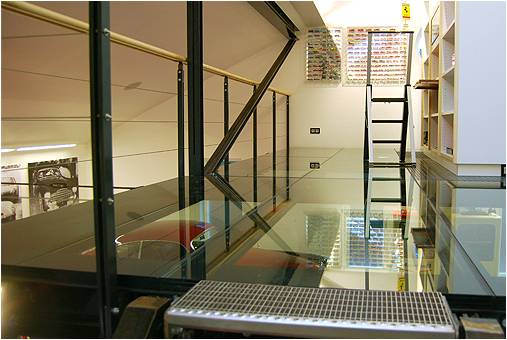 Dalle de sol en verre et escalier en verre.Voici quelques détails à ...